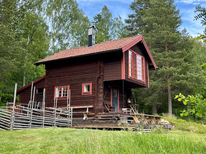 Charming Log Cabin With Beautiful Views - Sweden