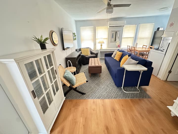 Lovely One Bedroom Guest House In The Heights! - Bellaire, TX