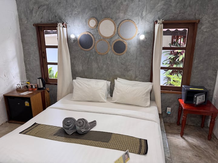 Large Bed Bungalow, Private Patio, Quiet Place - Ao Nang
