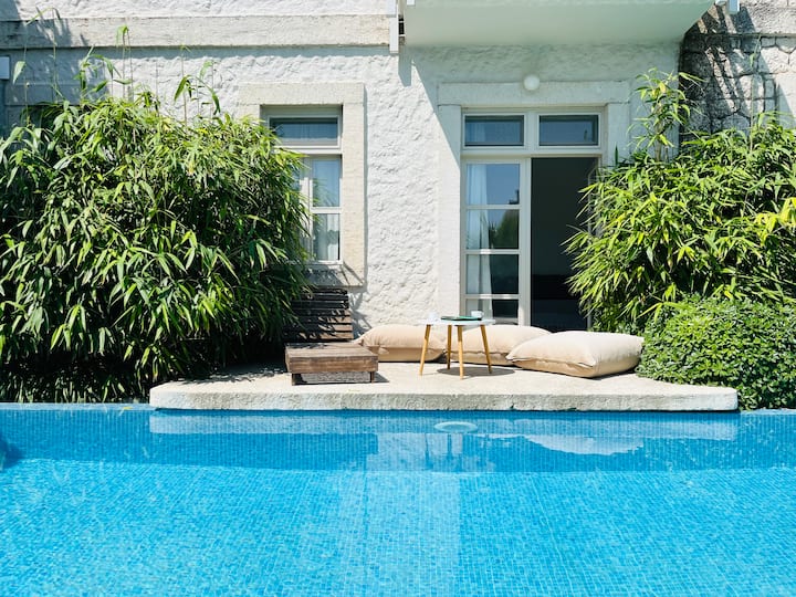 Home With Pool Dock & Backyard Garden - Alaçatı