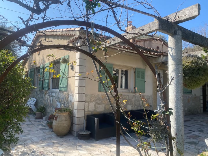 Belle Villa Provençale Au Calme à Grasse - Grasse