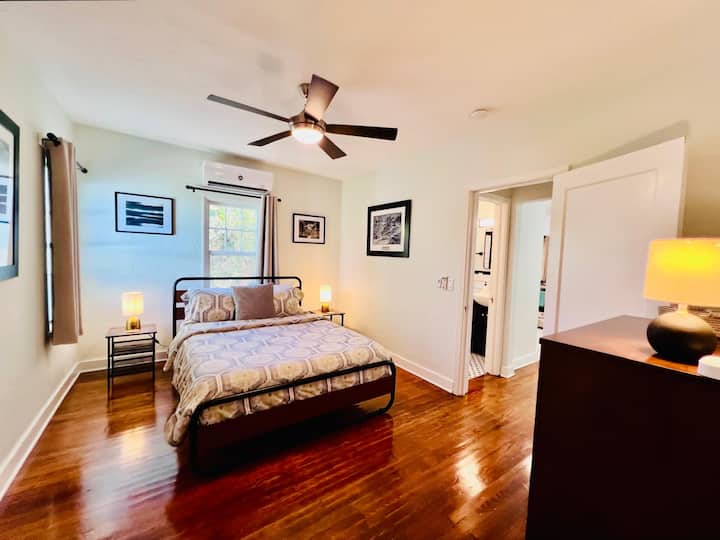 The Mermaid -4- Downtown Mid-century Modern Condo - Lake Worth, FL