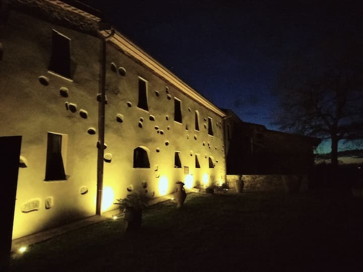 Toscana Autentica Vecchio Casale Quercetino 10pl - Montalcino