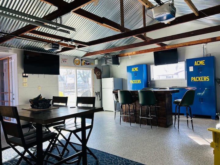 Modern Ranch & Tailgate Garage W/ View Of Lambeau - グリーン・ベイ, WI
