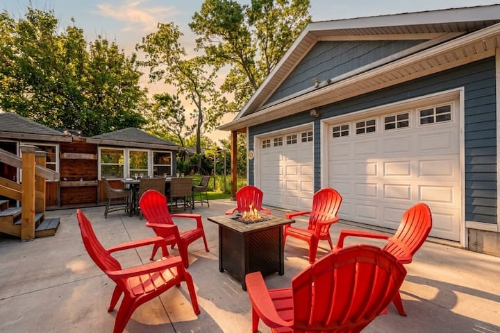 Lake View Home | Close To Beach | Fire Table- - Burlington