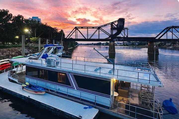 Dockside Retreat Aboard Savannah Rae - Augusta, GA