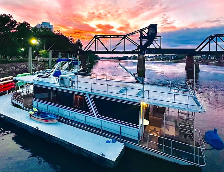 Dockside Retreat Aboard Savannah Rae - Augusta, GA