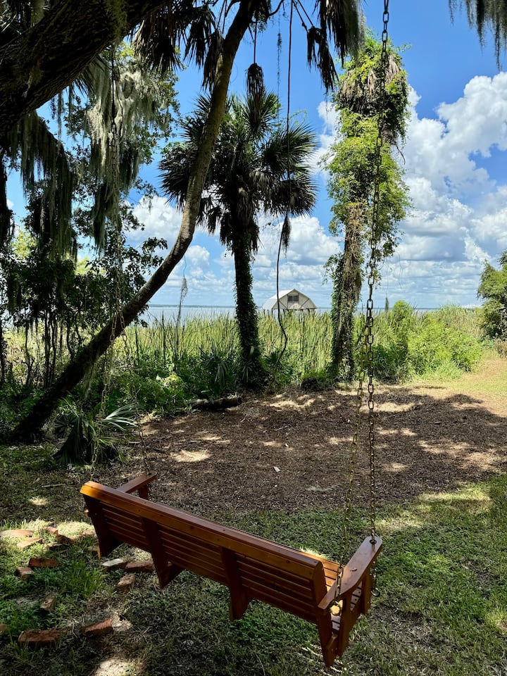 Yalaha Lakefront Bungalow - Lake Harris, FL