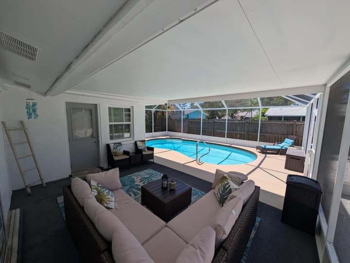 Spacious 2 Bedroom Home | Near Beach | Heated Pool - Venice Beach, Venice