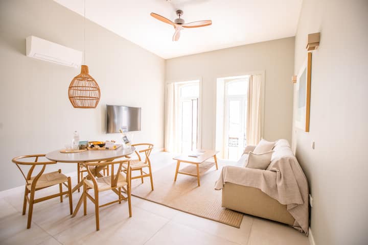 Deluxe Studio Serviced Apartment - Pool - Lagos