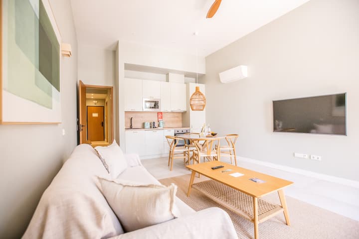 Deluxe Studio Serviced Apartment - Pool - Lagos