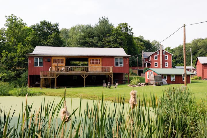 Big Boy Farm Retreat - Hamburg, PA