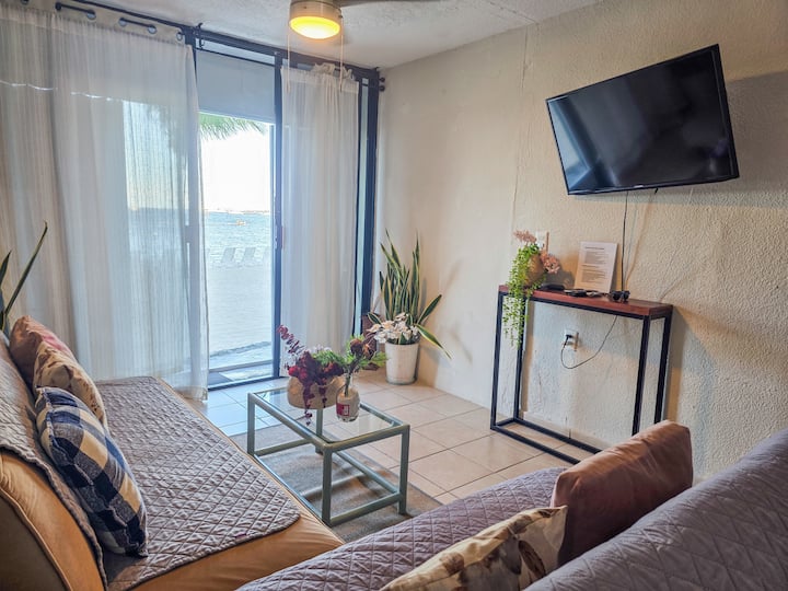 Beautiful Private Beachfront Condo - Cancún