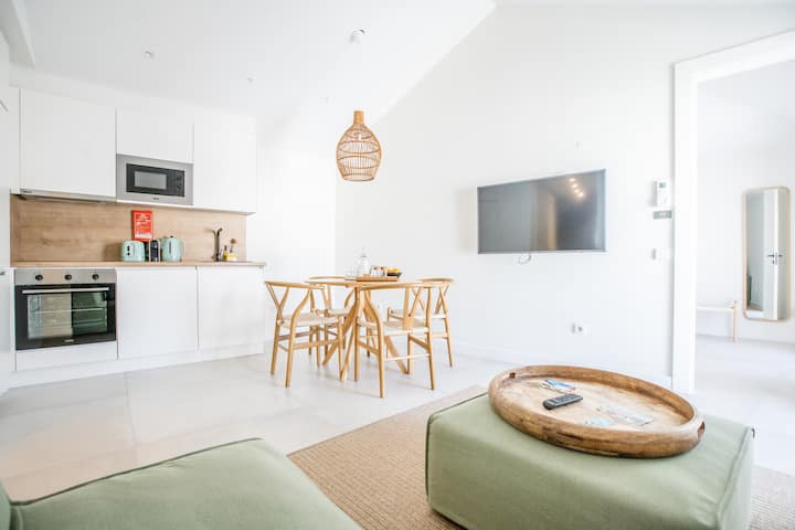 One Bedroom Apartment + 2 Extra Beds - Pool - Lagos