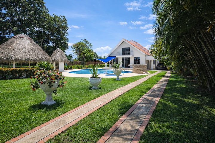 Casa Tropical Piscina Trébol Via Carmen De Apicalá - Melgar