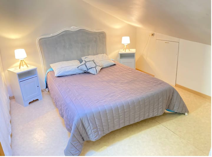 1)appartement  4 Pers + Parking Gratuit à 5mn;; - Poitiers