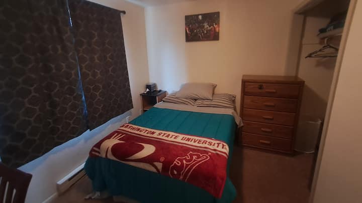 No Fees! Full Bed, 40" Roku Hdtv, Quiet&comfy - Moscow, ID