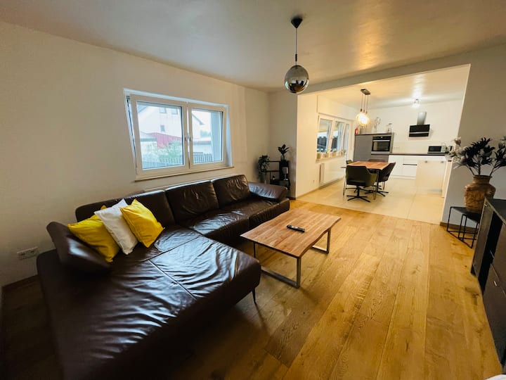 Moderne Ferienwohnung Mit Terrasse Und Garten. - Allersberg