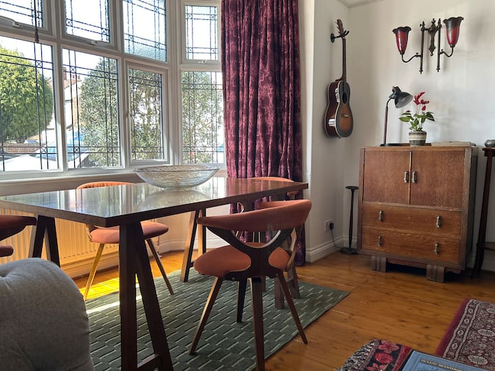 Close To Leigh Broadway 2 Bedroom Family Home - Southend-on-Sea
