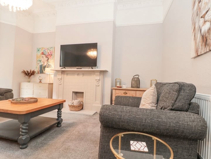 Large Holiday Let Sleeps 13+ Guests Brand New! - Scarborough
