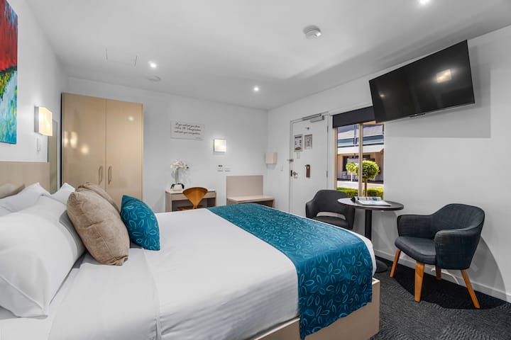 3 Bedroom Interconnecting Studio | North Adelaide - Adelaide
