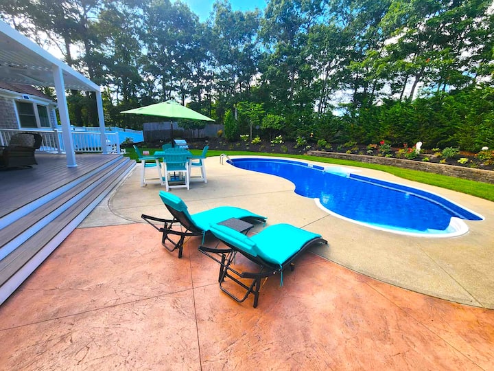 4br Cape Cod Retreat W/ Private Pool Near Beaches - Great Herring Pond, MA