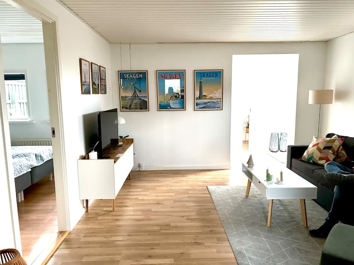 Skønt Og Hyggeligt Lille Rækkehus M Stor Gårdhave - Skagen