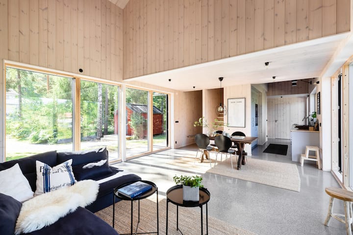 Arkitektritad Villa Med Mysig Trädgård - Saltsjöbaden