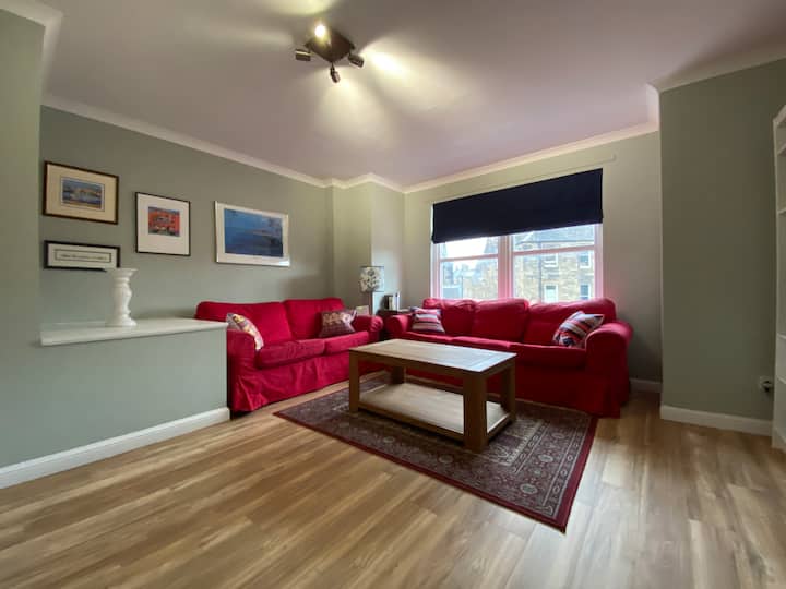 Lovely Townhouse  In Great Location With Parking - Edinburgh