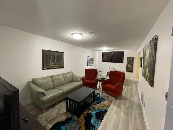 Cozy & Modern Basement Suite - Home Away From Home - Saint-Albert
