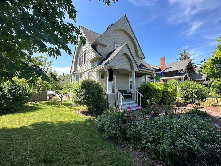 Stunning 3-story Craftsman Funhouse-100% Walkable - Bellingham, WA