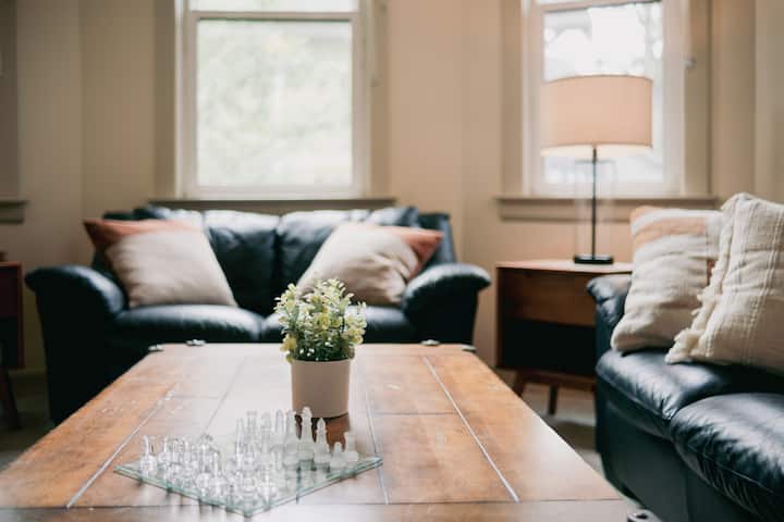 Spacious 3 Story Family Funhouse By Elizabeth Park - Bellingham, WA