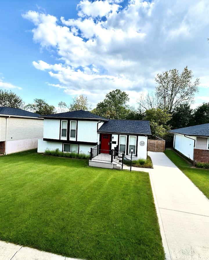 The Pilot’s Peaceful Private Home 4br/2ba - New Albany, OH