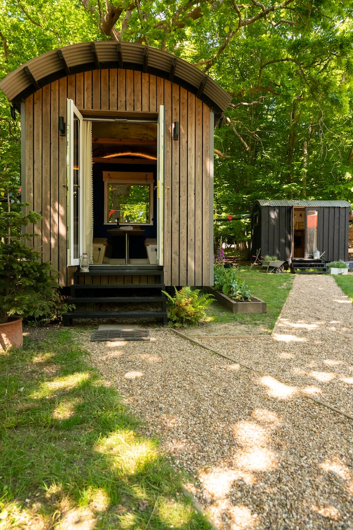 Wyldewood Retreat - Shepherds Hut With Wild Spa - Kent