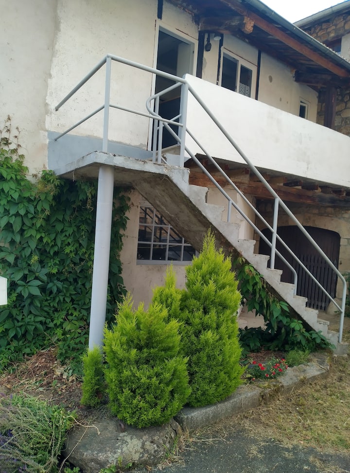 Maison Chaleureuse Avec Place De Parking Et Wifi - Ambert