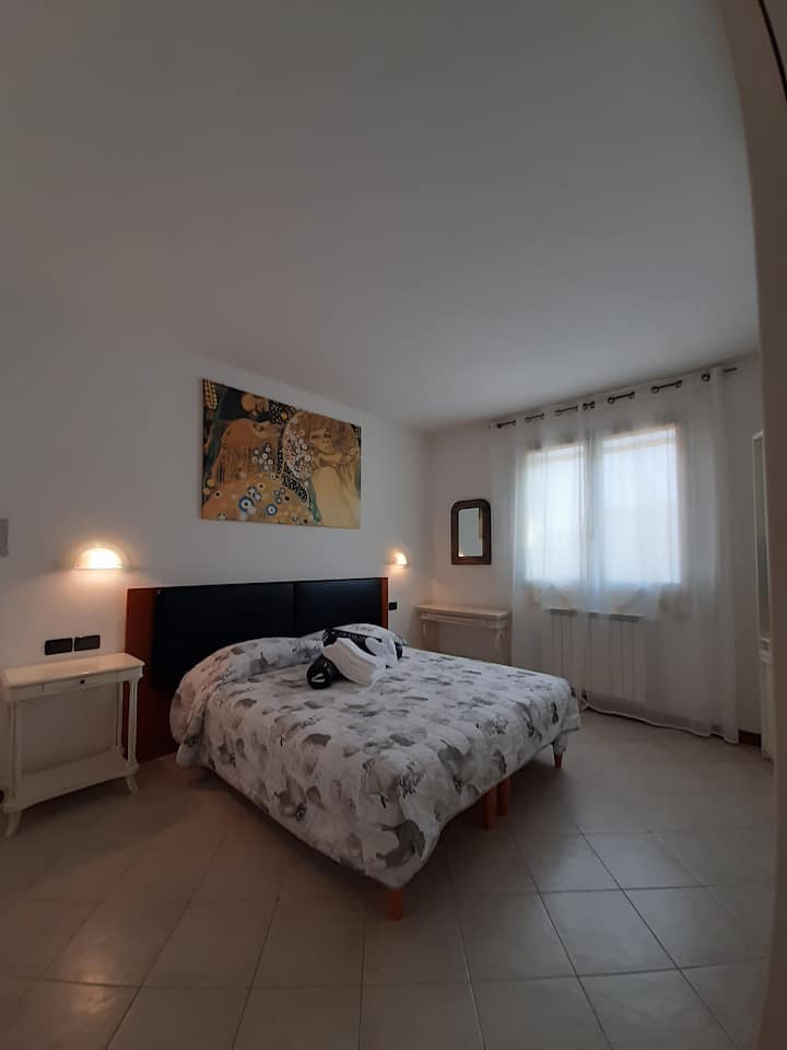 Casa Clara
Due Camere
Due Persone
Bagno Privato - Portogruaro