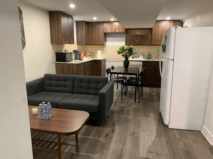 Private 3br Basement - 4 Beds, Close To Downtown - Toronto