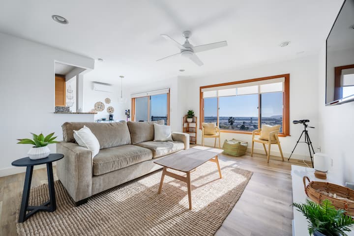 Centrally Located  Home With Bay And City Views - 하버 섬