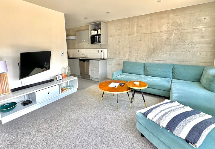 In The Heart Of The City - Close Is Easy - Auckland