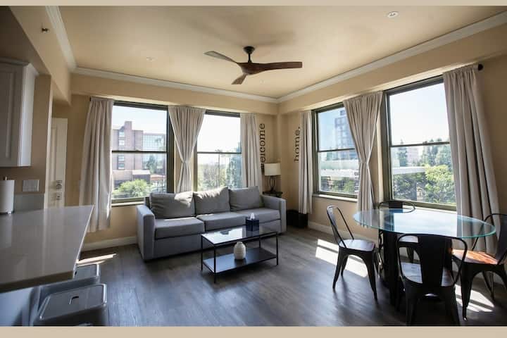 Remodeled 4th Floor Corner Unit W/ Fireworks View - Placentia