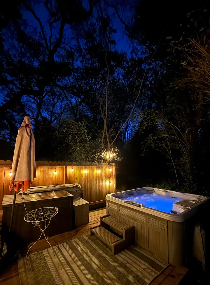 Good Vibes Bungalow With Hot Tub - Auburn, CA
