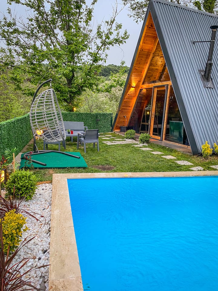 Göl Manzaralı Jakuzili Sıcak Havuzlu Bungalov - Karasu