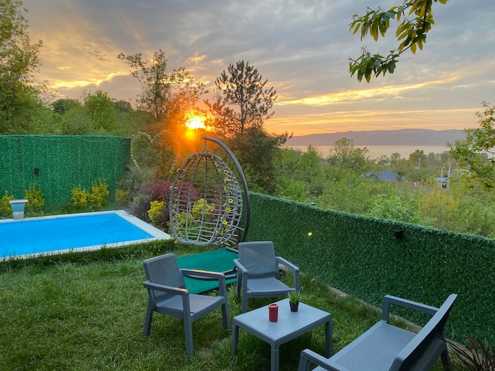 Göl Manzaralı Yerden Isıtmalı Sıcakhavuzlubungalov - Sapanca