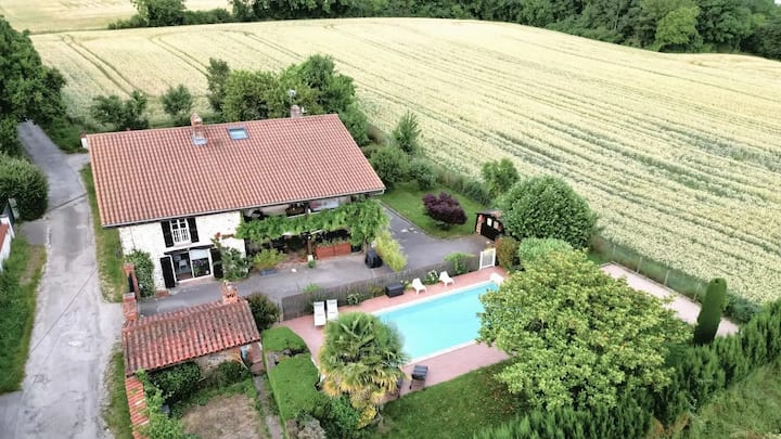 Fontaine De Jouvence 10p-piscine-meximieux Lyon - Meximieux