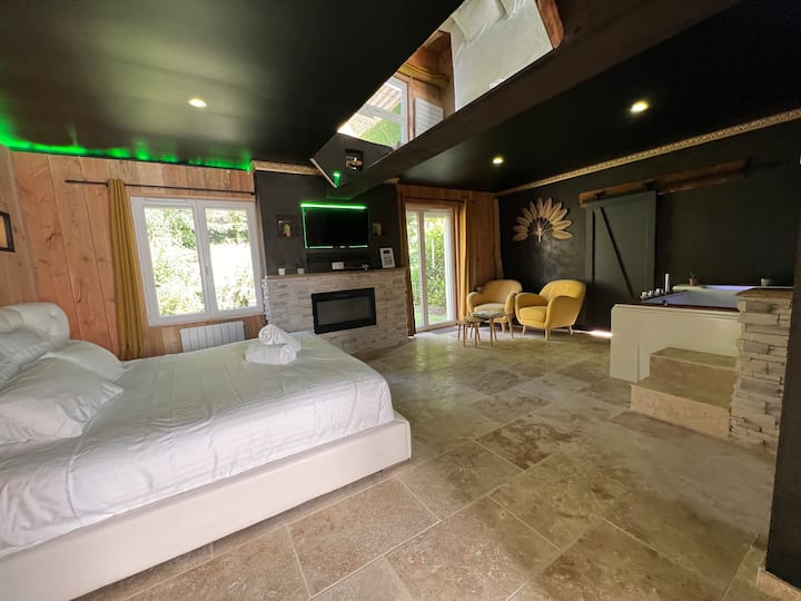 Romantique Loveroom
Le Lodge Des Charmes ***** - Chartres