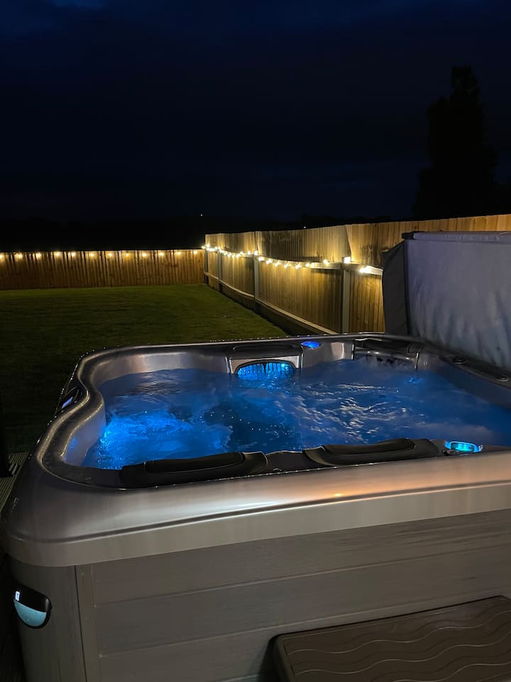 Wisteria Barn Hot Tub Holidays - Evesham