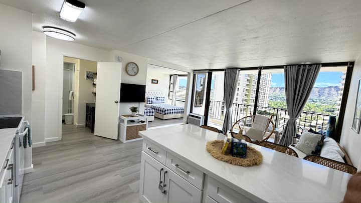 Waikiki Banyan-diamond Head View W/free Parking... - Honolulu, HI