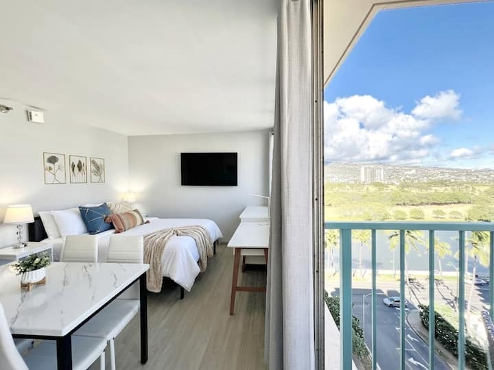 Waikiki Modern Cozy Studio | Walk To Beach | 10f - Honolulu
