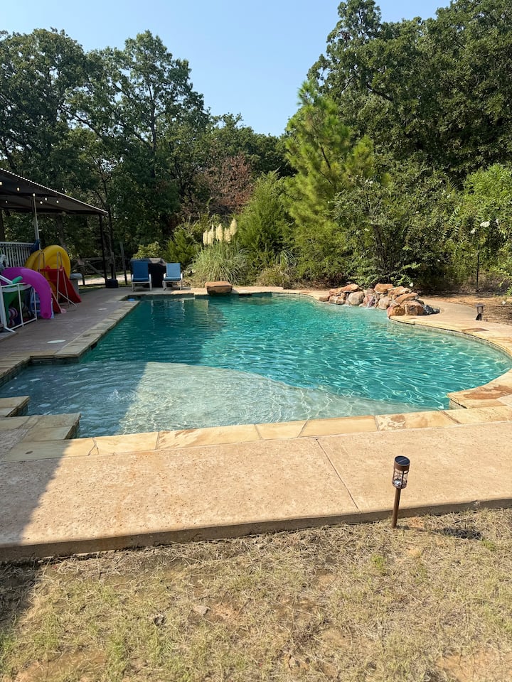 Lake O'clock: Pool, Firepit, Outdoor Movies - Lake Texoma