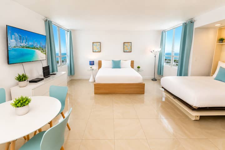 Ocean & Bay Views | Queen + Queen Murphy Bed - Miami Beach